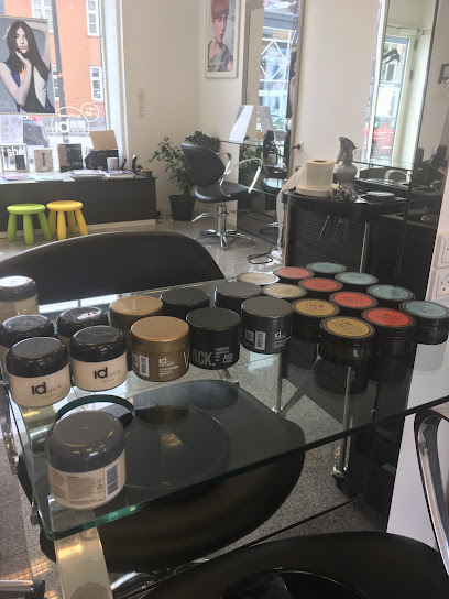 Cut Connection Salon - Dyssegård